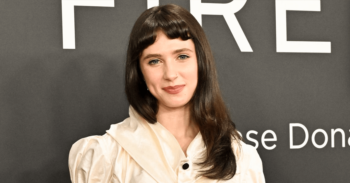 Clairo Biography: A Deep Dive Into the Life and Career of Indie Pop’s ...